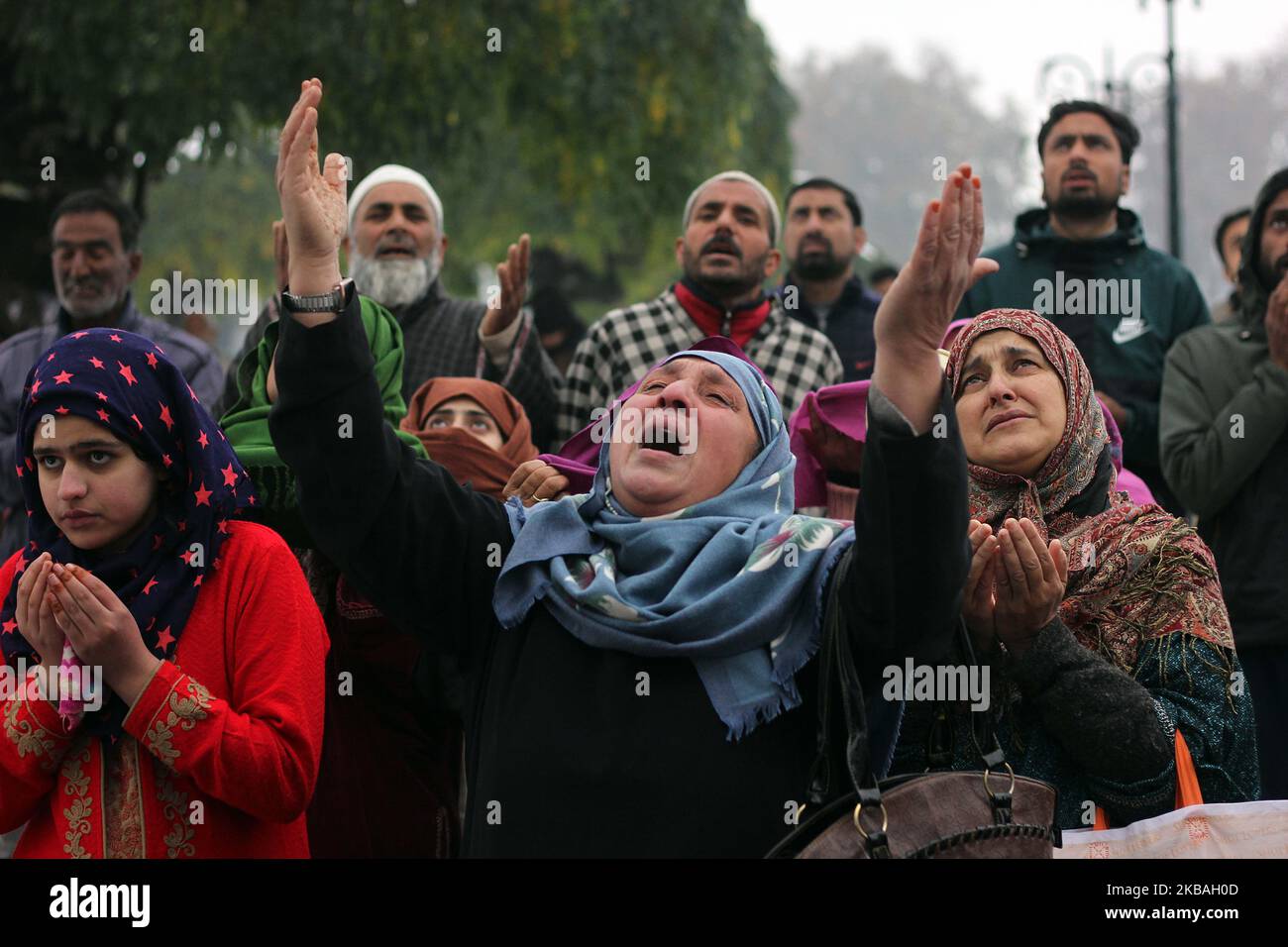 Dargah hazratbal shrine hi-res stock photography and images - Alamy