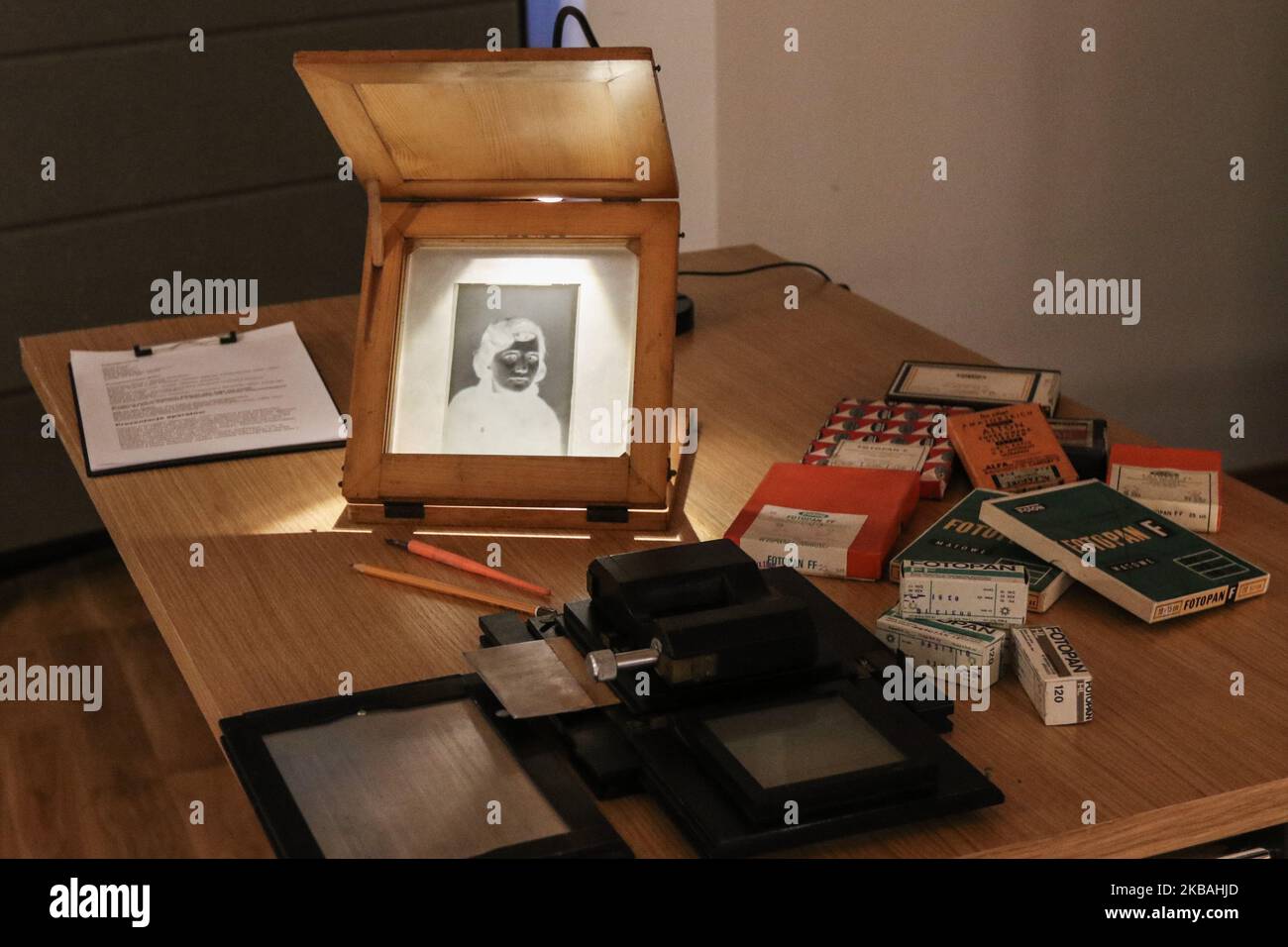 19th century photo of photographer with equipment hi-res stock ...