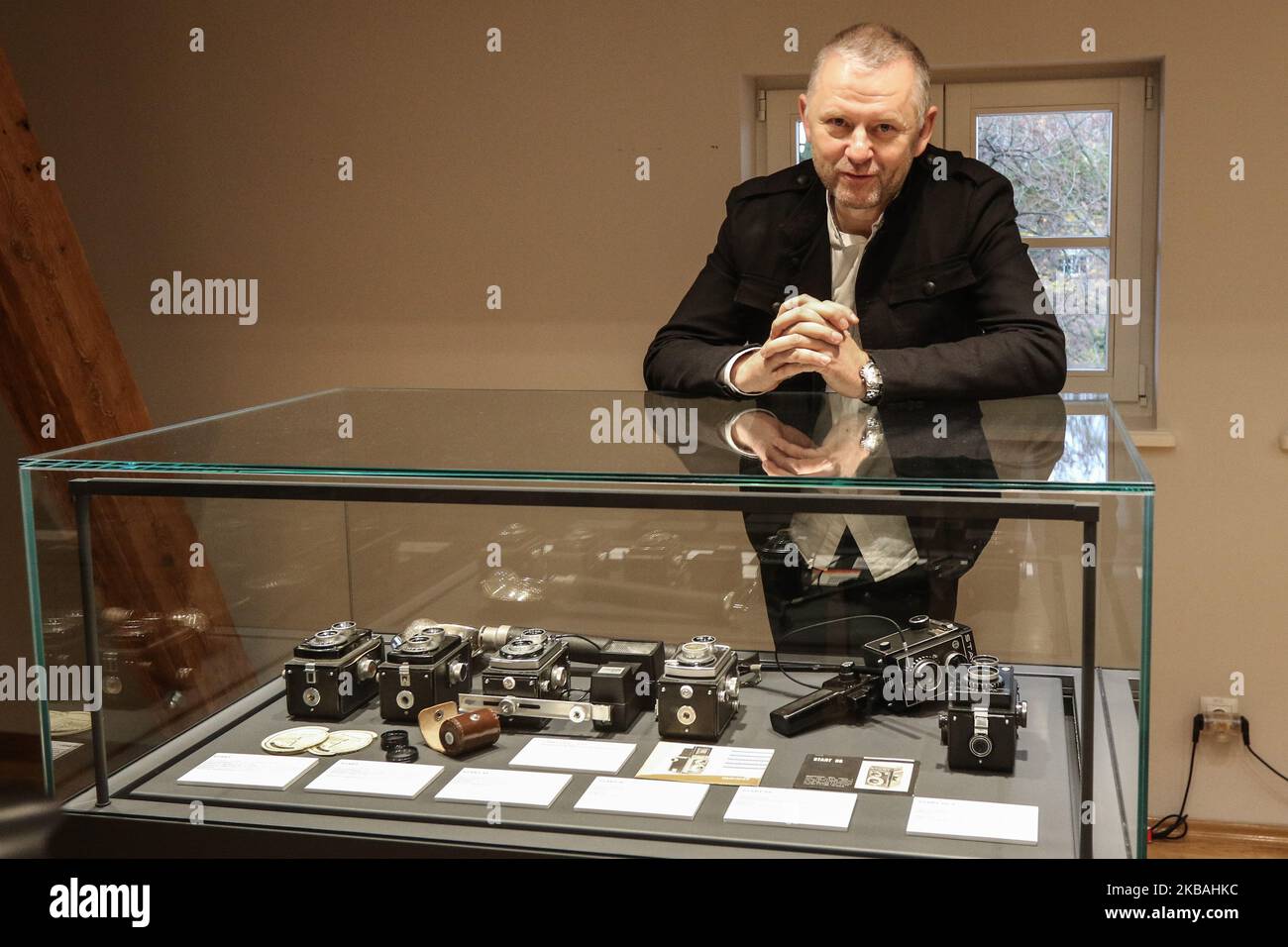 19th century photo of photographer with equipment hi-res stock ...