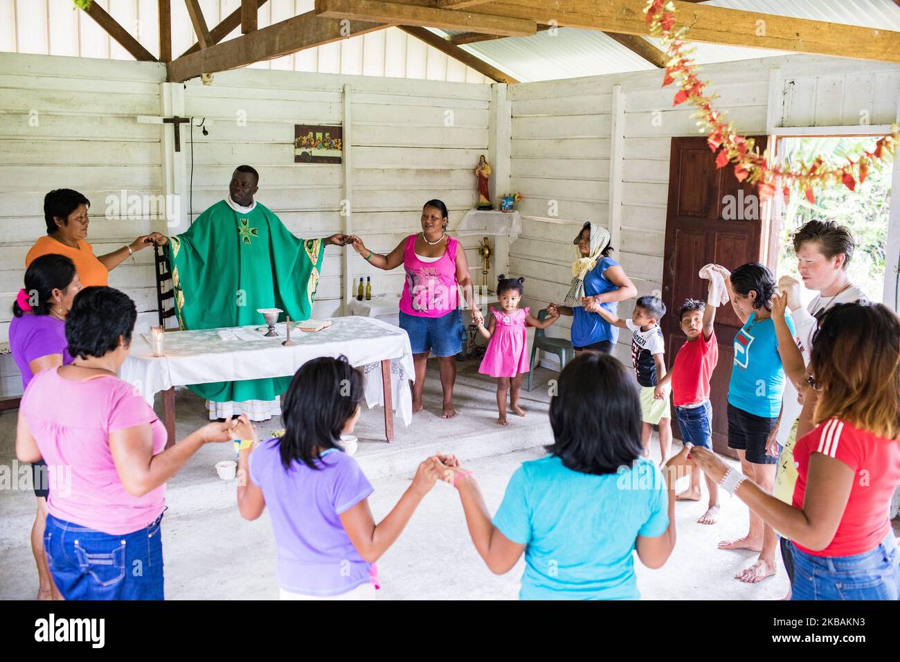 Suriname forest indigenous people hi-res stock photography and images ...
