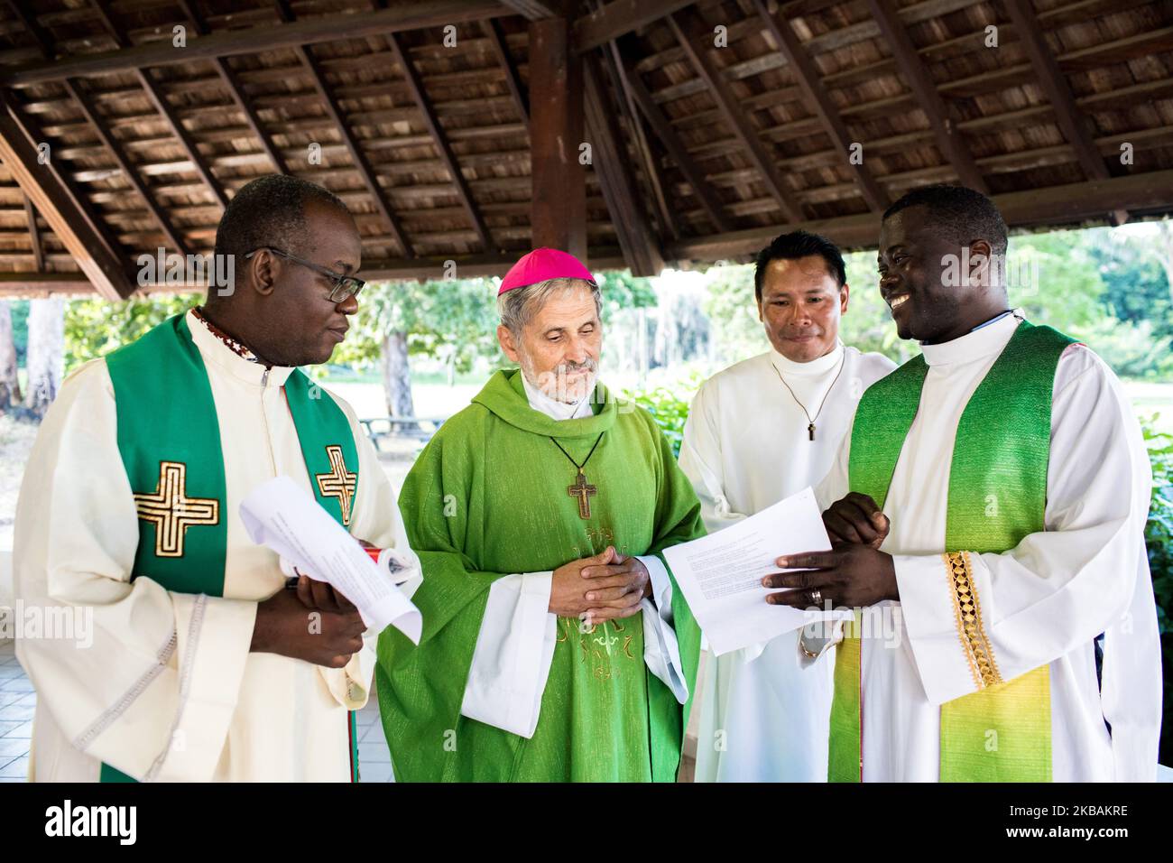 Missionnaire autochtones hi-res stock photography and images - Alamy