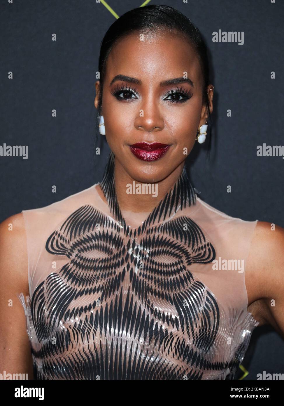 SANTA MONICA, LOS ANGELES, CALIFORNIA, USA - NOVEMBER 10: Singer Kelly ...