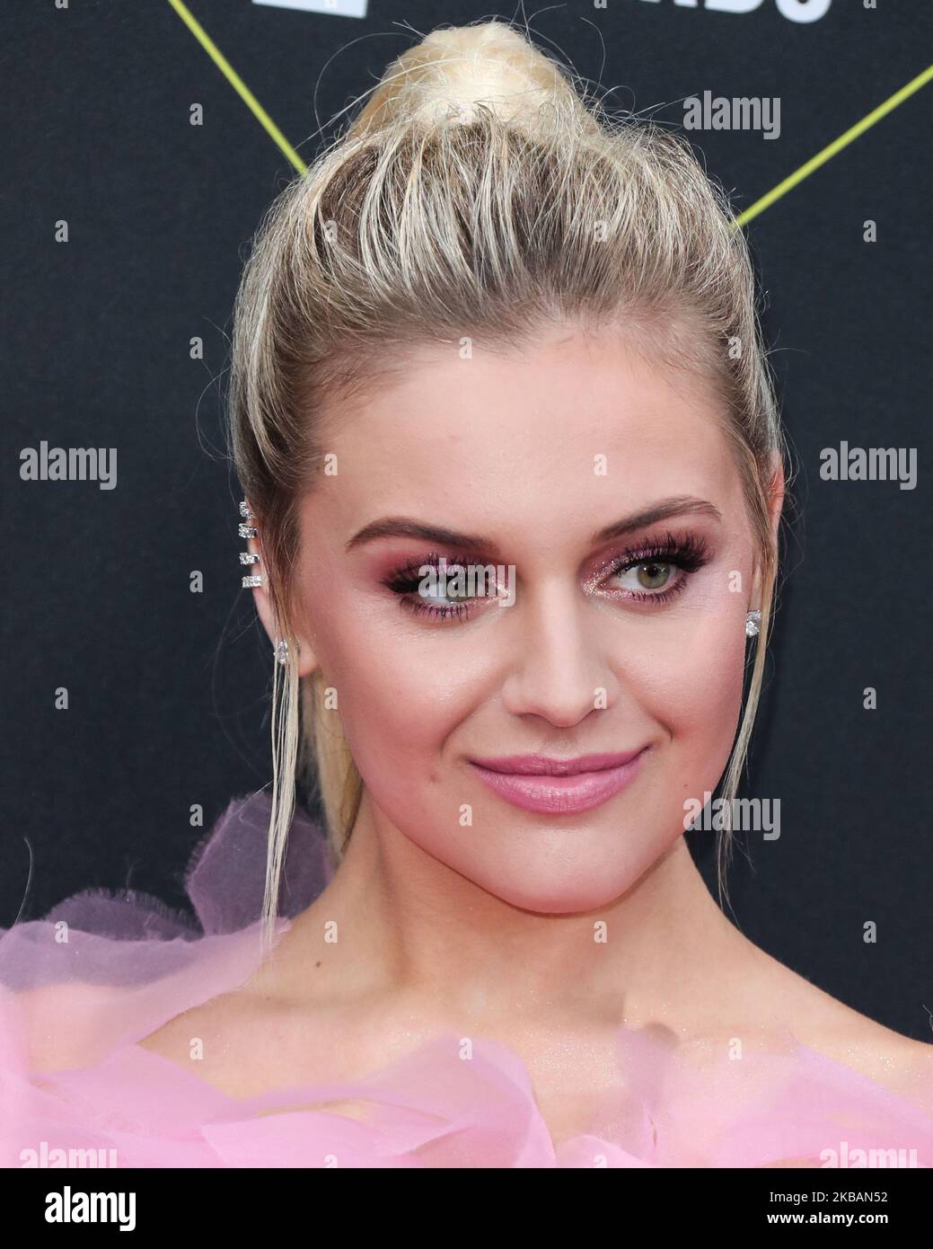 SANTA MONICA, LOS ANGELES, CALIFORNIA, USA - NOVEMBER 10: Singer Kelsea ...