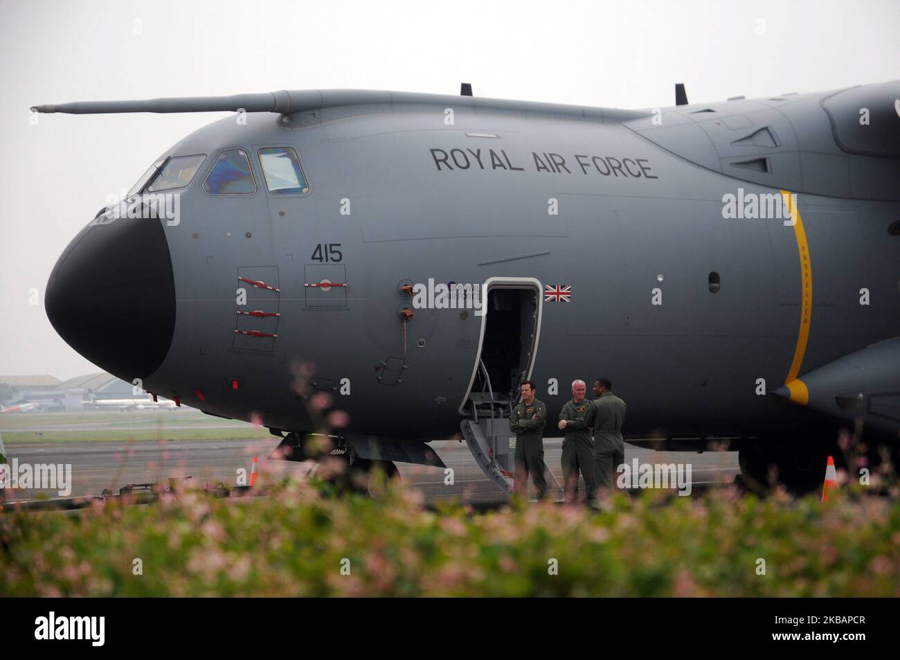 Raf a 400 atlas hi-res stock photography and images - Alamy