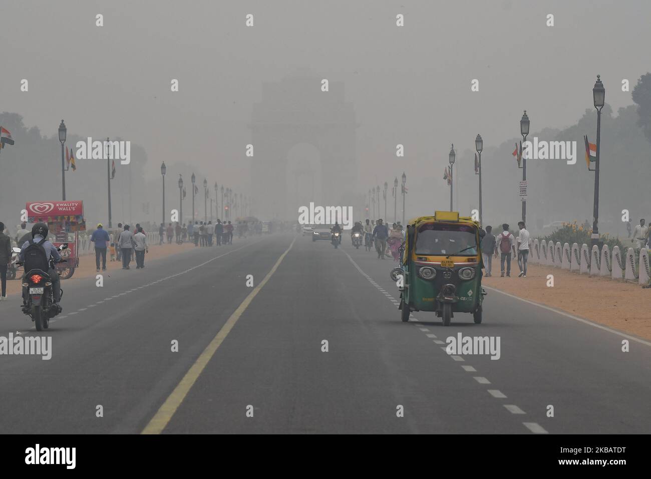 Delhi pollution india gate hi-res stock photography and images - Alamy