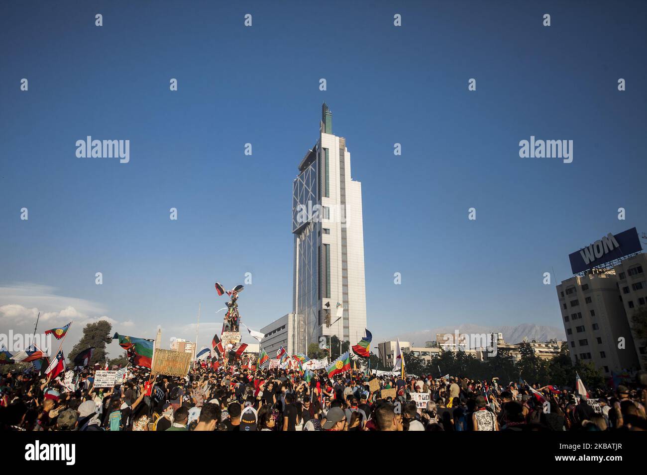 Country flags people crowd hi-res stock photography and images - Alamy