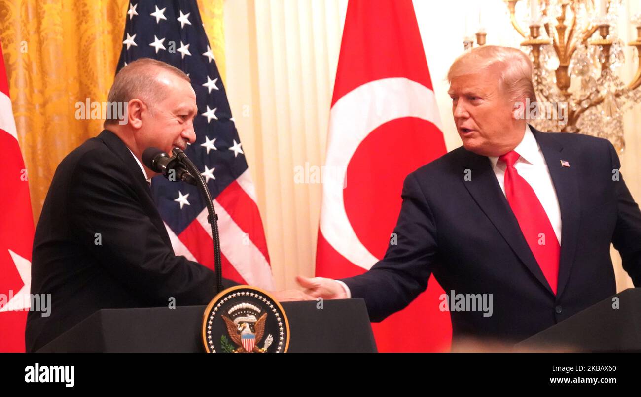 Turkish President Recep Tayyip Erdogan (L) shakes hands with U.S ...