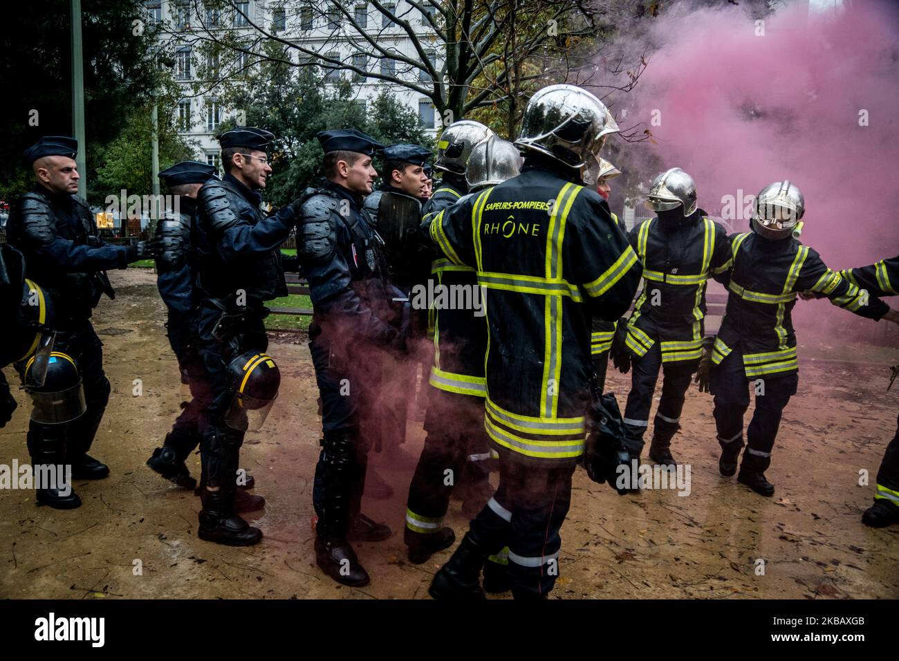 Hospital fire brigade action hi-res stock photography and images - Alamy