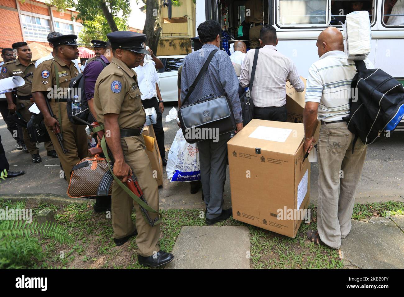 Sri lankan police officers hi-res stock photography and images - Alamy
