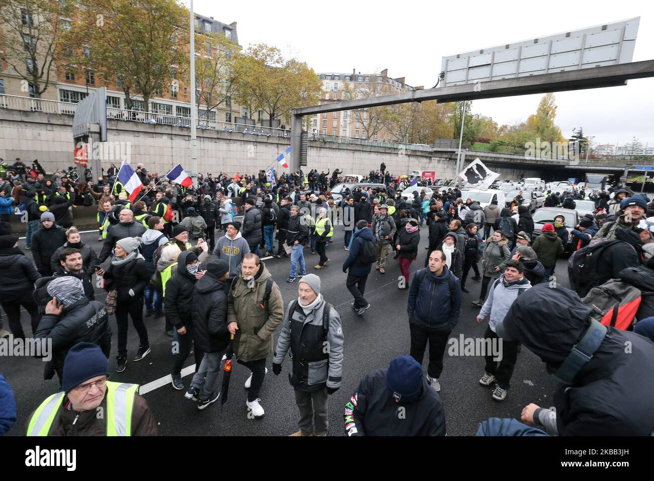 Members of the "yellow vest" (gilets jaunes) movement block the traffic ...