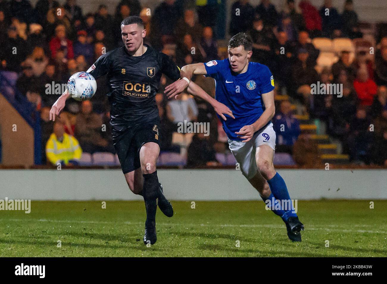 Matt preston of mansfield town battling hi-res stock photography and ...