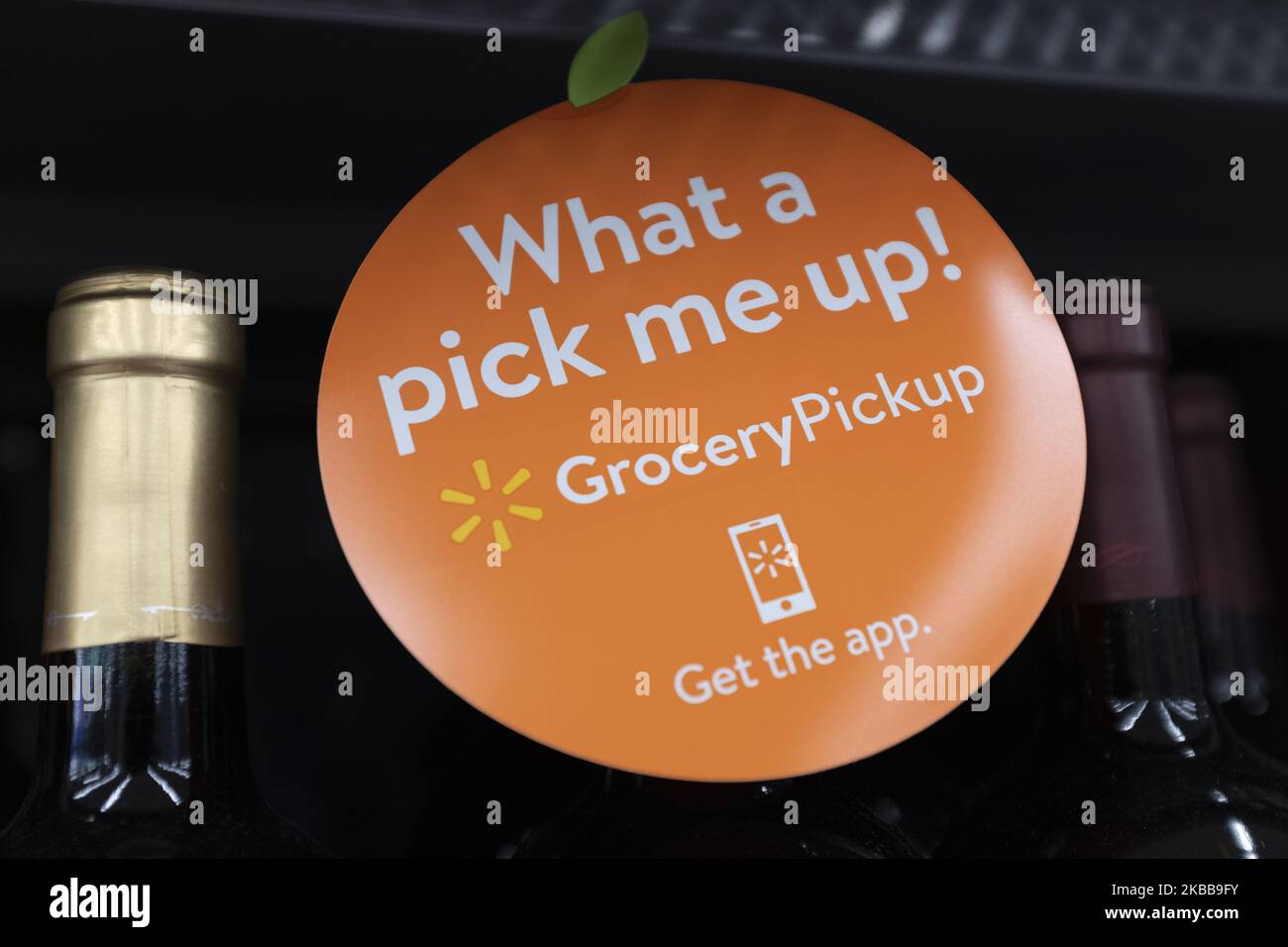 Walmart pickup sign hi-res stock photography and images - Alamy