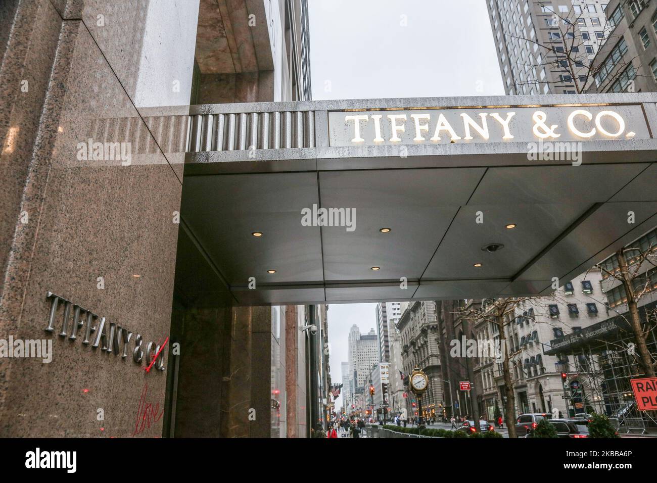 Tiffany & Co. or Tiffany's flagship store at the 5th Ave in New York ...