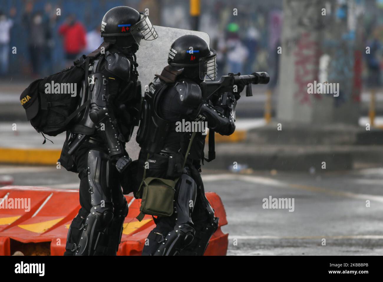 Mobile squad officer fires hi-res stock photography and images - Alamy