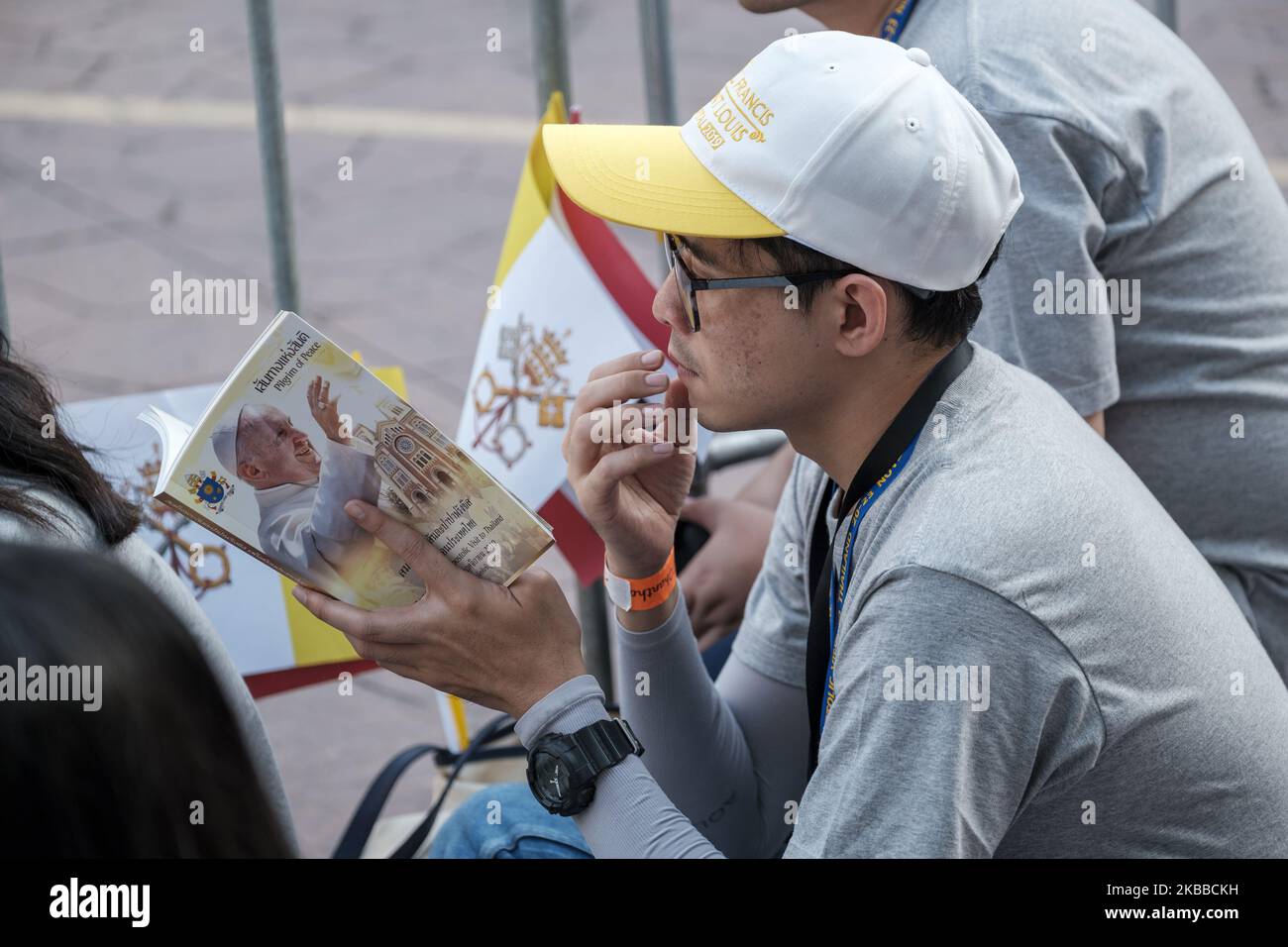 Worshippers attend Pope Francis mass at Bangkok's Assumption Cathedral ...