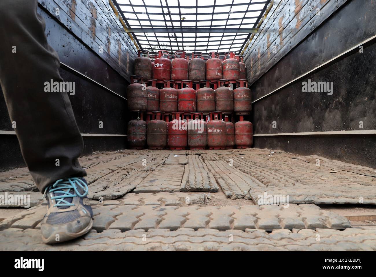 Truck filled with gas cylinders hi-res stock photography and images - Alamy