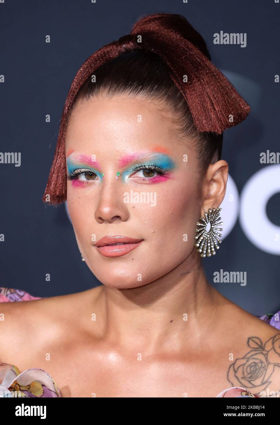 LOS ANGELES, CALIFORNIA, USA - NOVEMBER 24: Singer Halsey wearing a ...