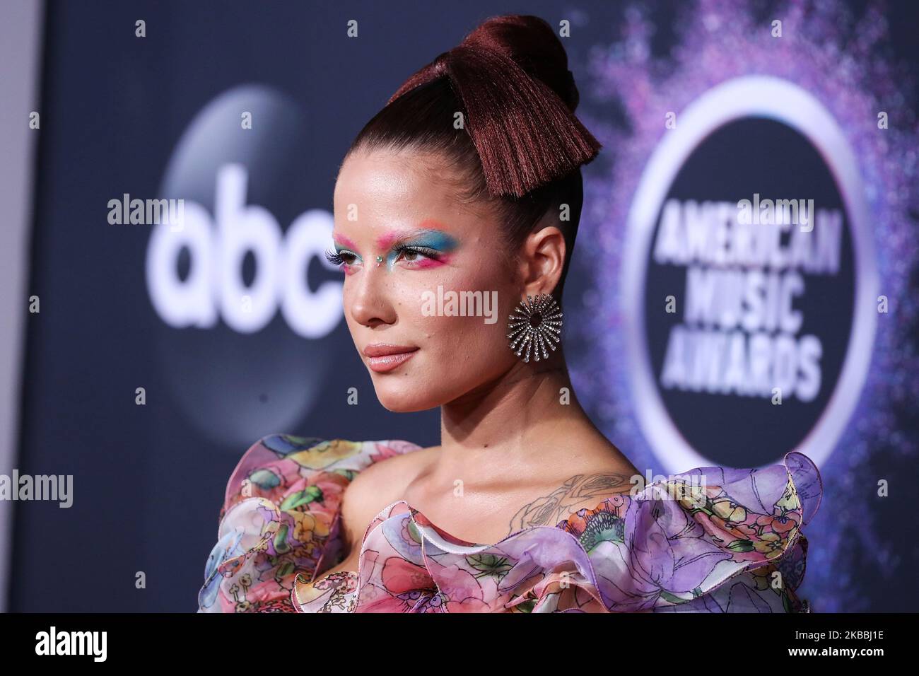 LOS ANGELES, CALIFORNIA, USA - NOVEMBER 24: Singer Halsey wearing a ...