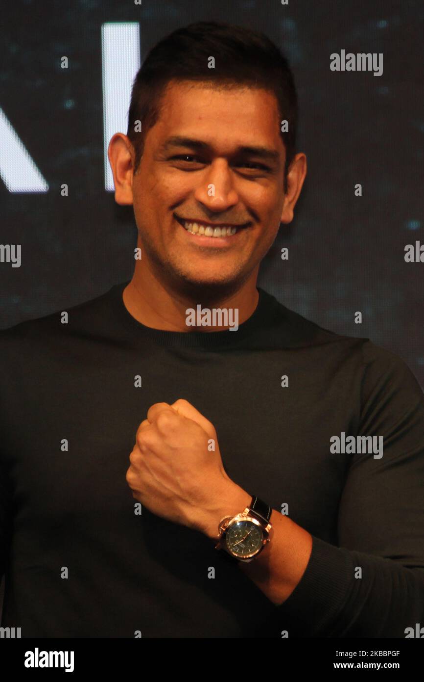 Mahendra singh dhoni hi-res stock photography and images - Alamy