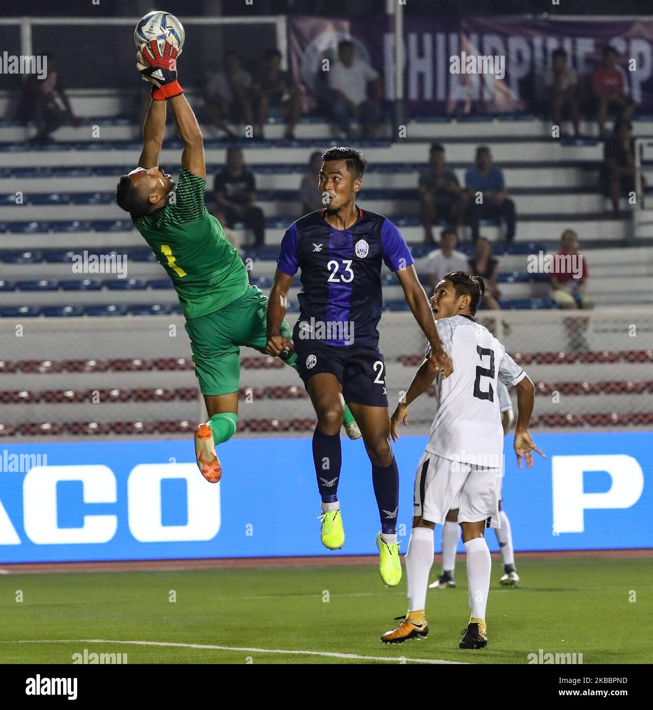 Goalkeeper aderito raul fernandez hi-res stock photography and images ...