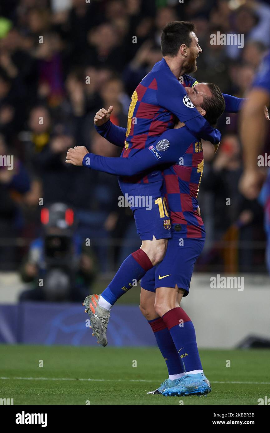 Antoine Griezmann of Barcelona celebrates whit Lionel Messi after ...