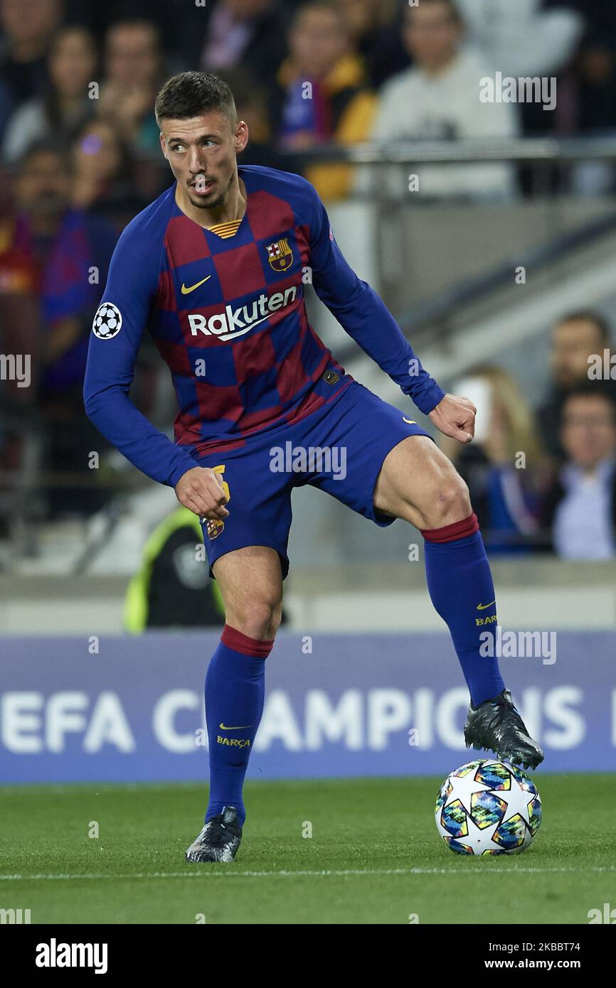Clement Lenglet of Barcelona controls the ball during the UEFA ...