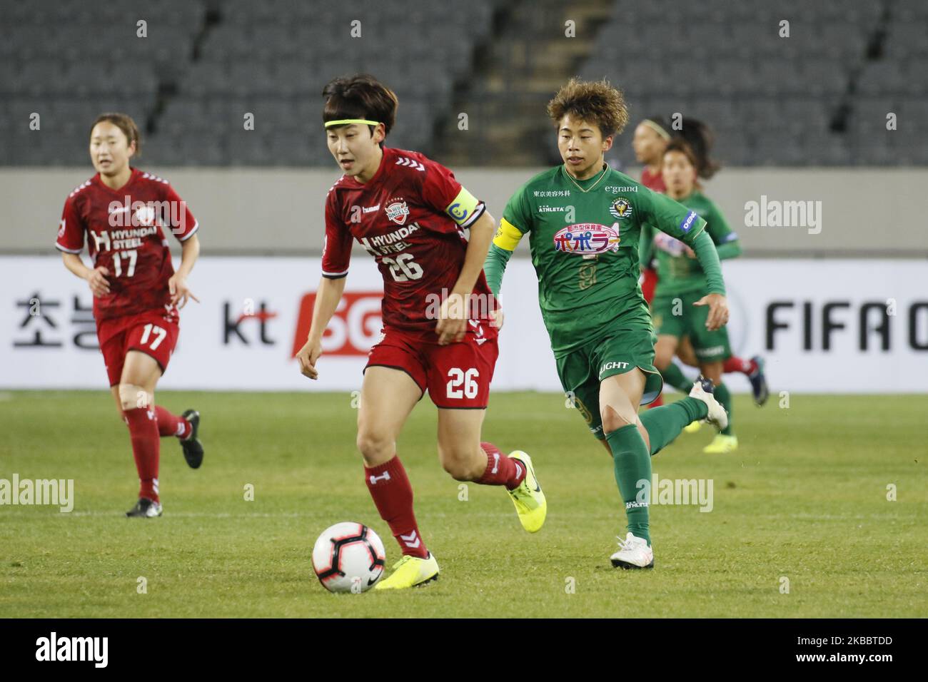 Seon-joo Lim (#26) of Hyundai Steel Red Angels of South Korea in action ...