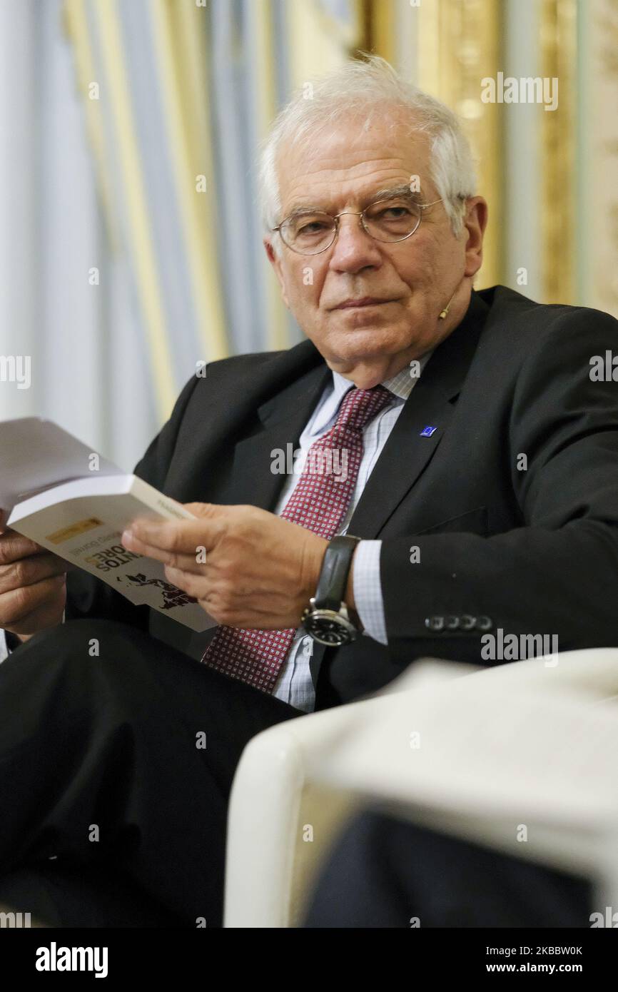 Fragmentos exteriores hi-res stock photography and images - Alamy