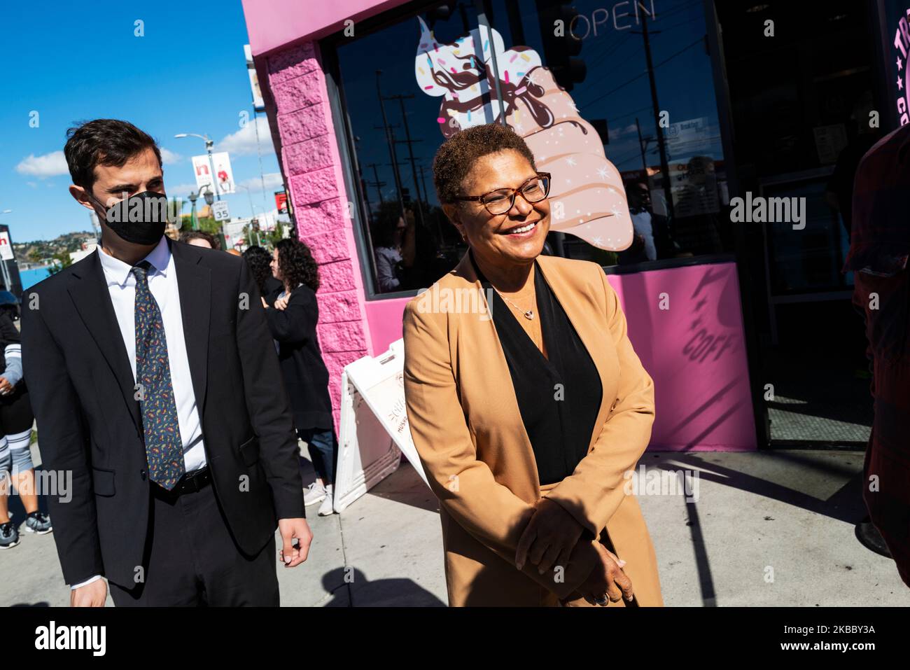 Los Angeles Mayoral candidate Karen Bass meets and receives an ...