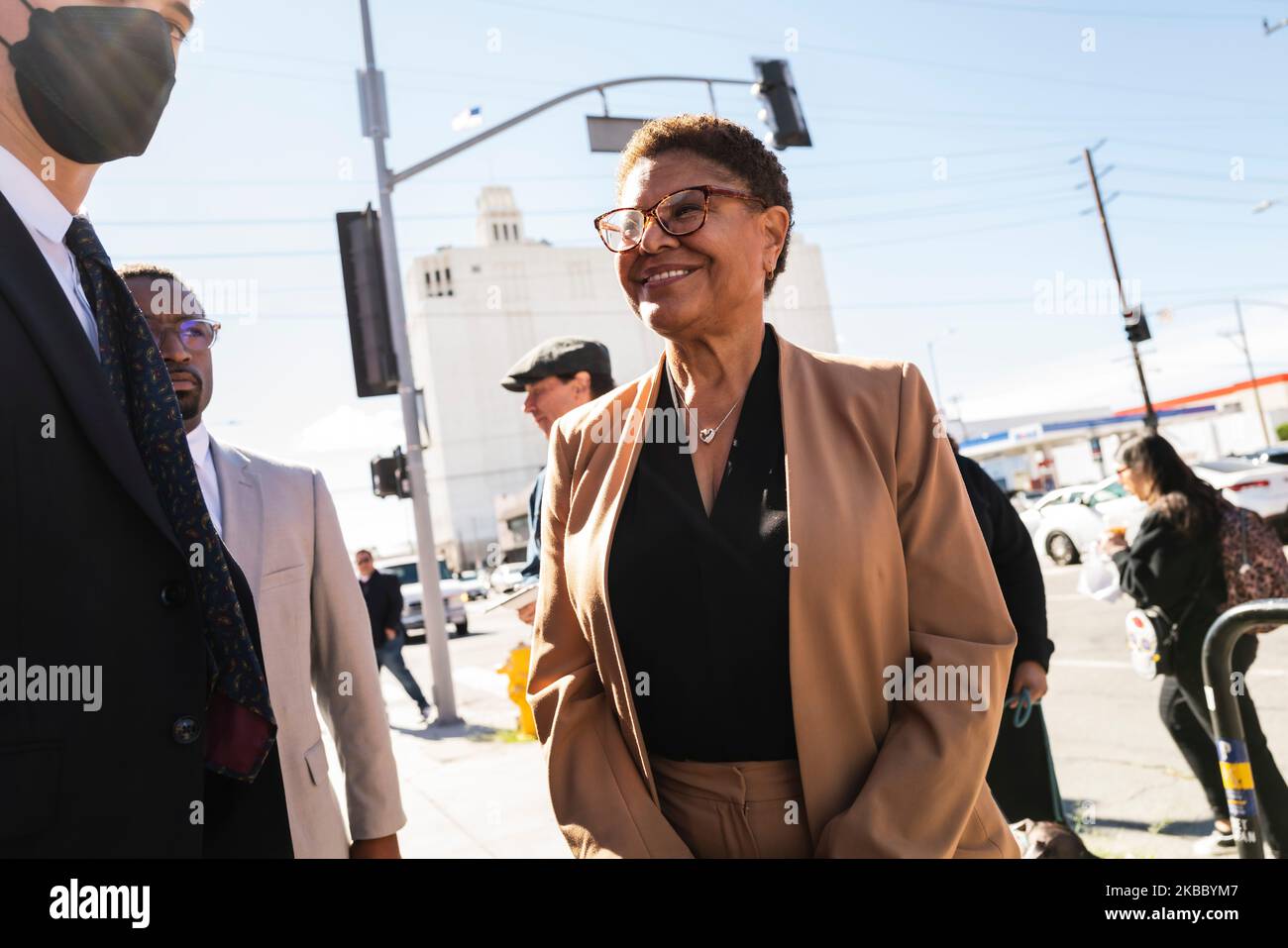 Los Angeles Mayoral candidate Karen Bass meets and receives an ...