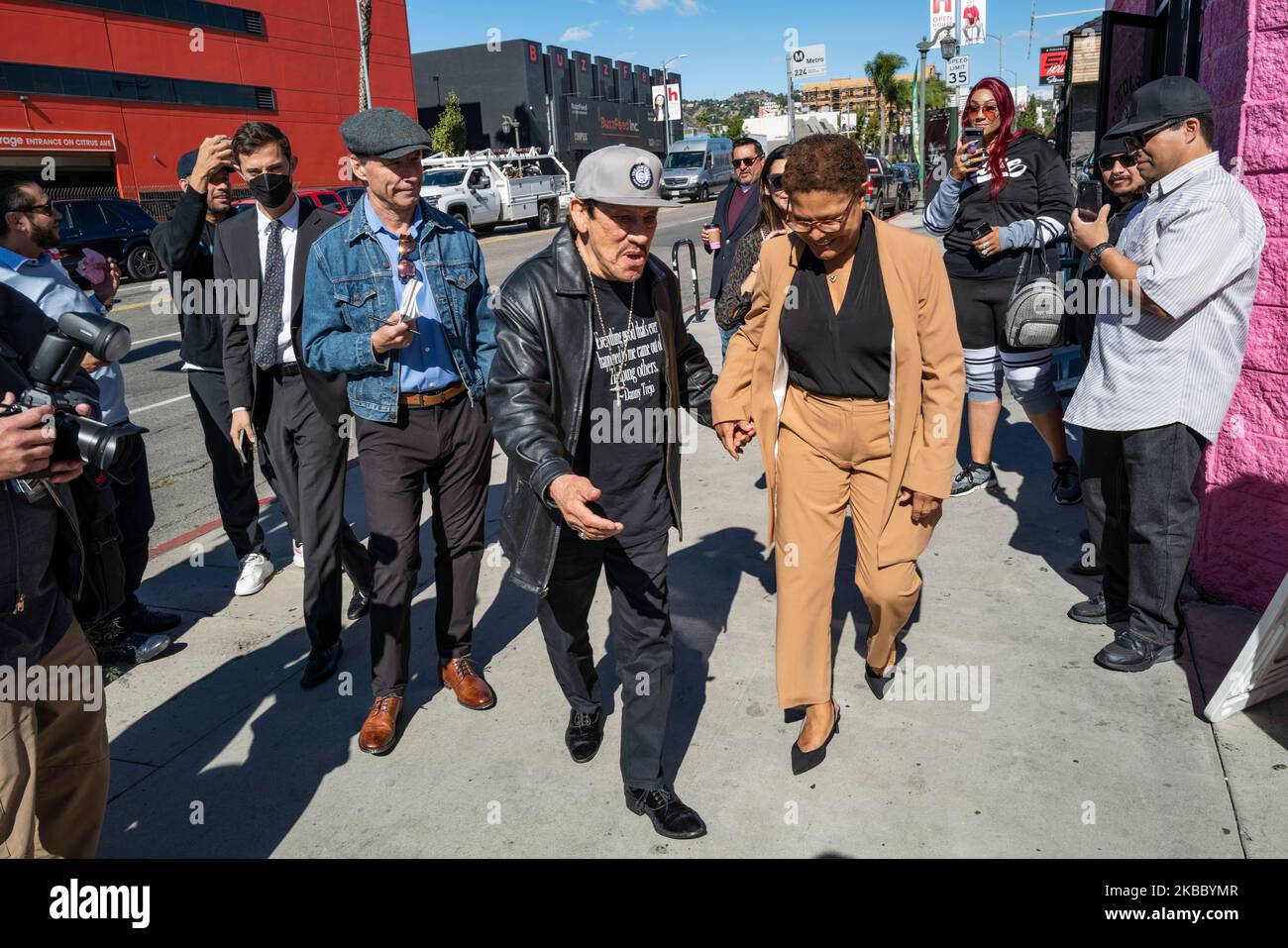Los Angeles Mayoral candidate Karen Bass meets and receives an ...