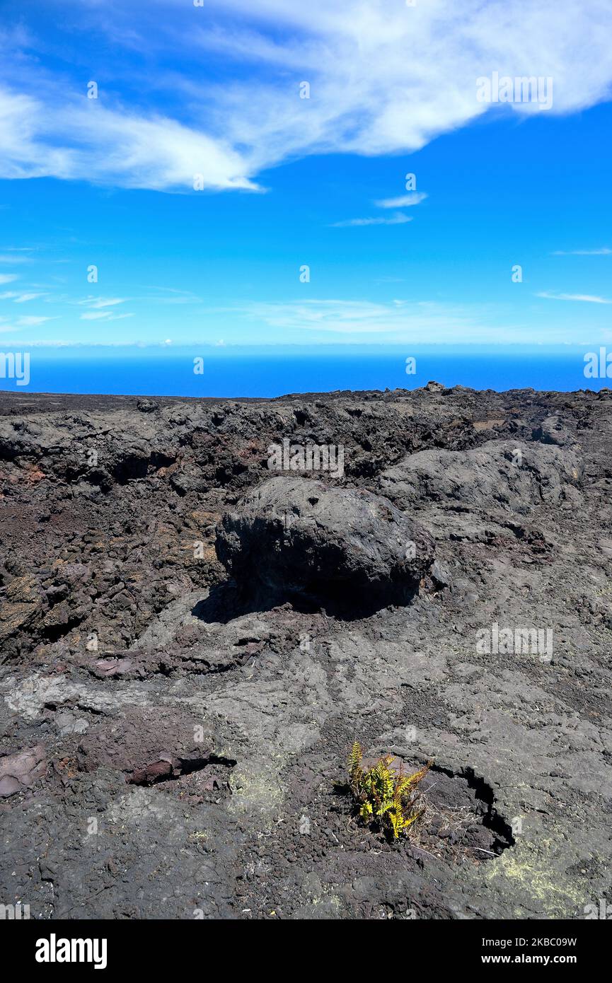 The picturesque steaming craters and lava streams around Mauna Ulu ...