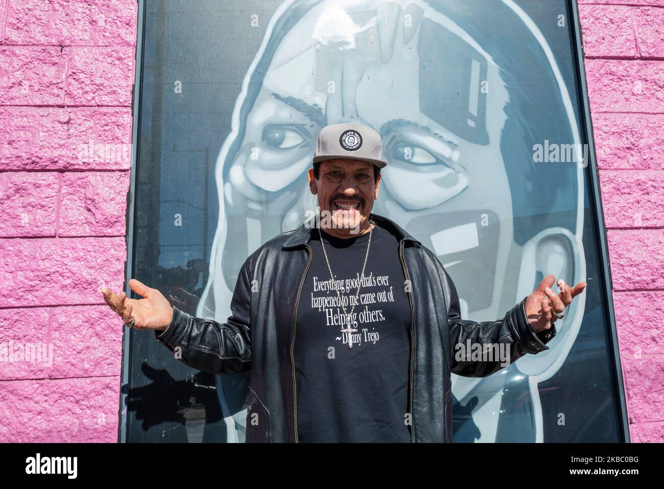 Los Angeles Mayoral candidate Karen Bass meets and receives an ...
