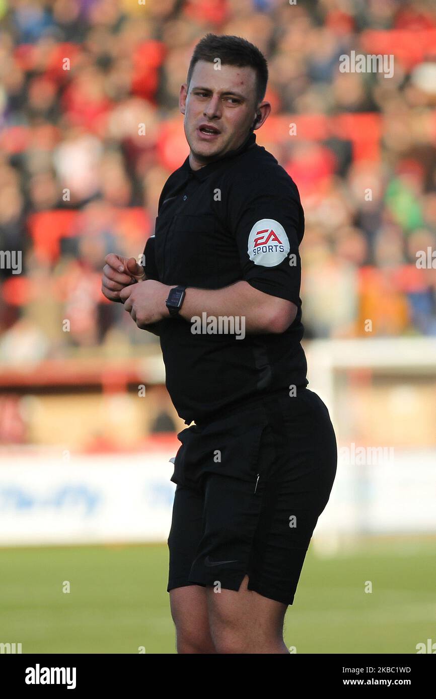 Referee josh smith hi-res stock photography and images - Alamy