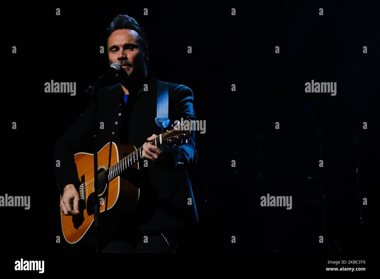 Nek singer hi-res stock photography and images - Alamy