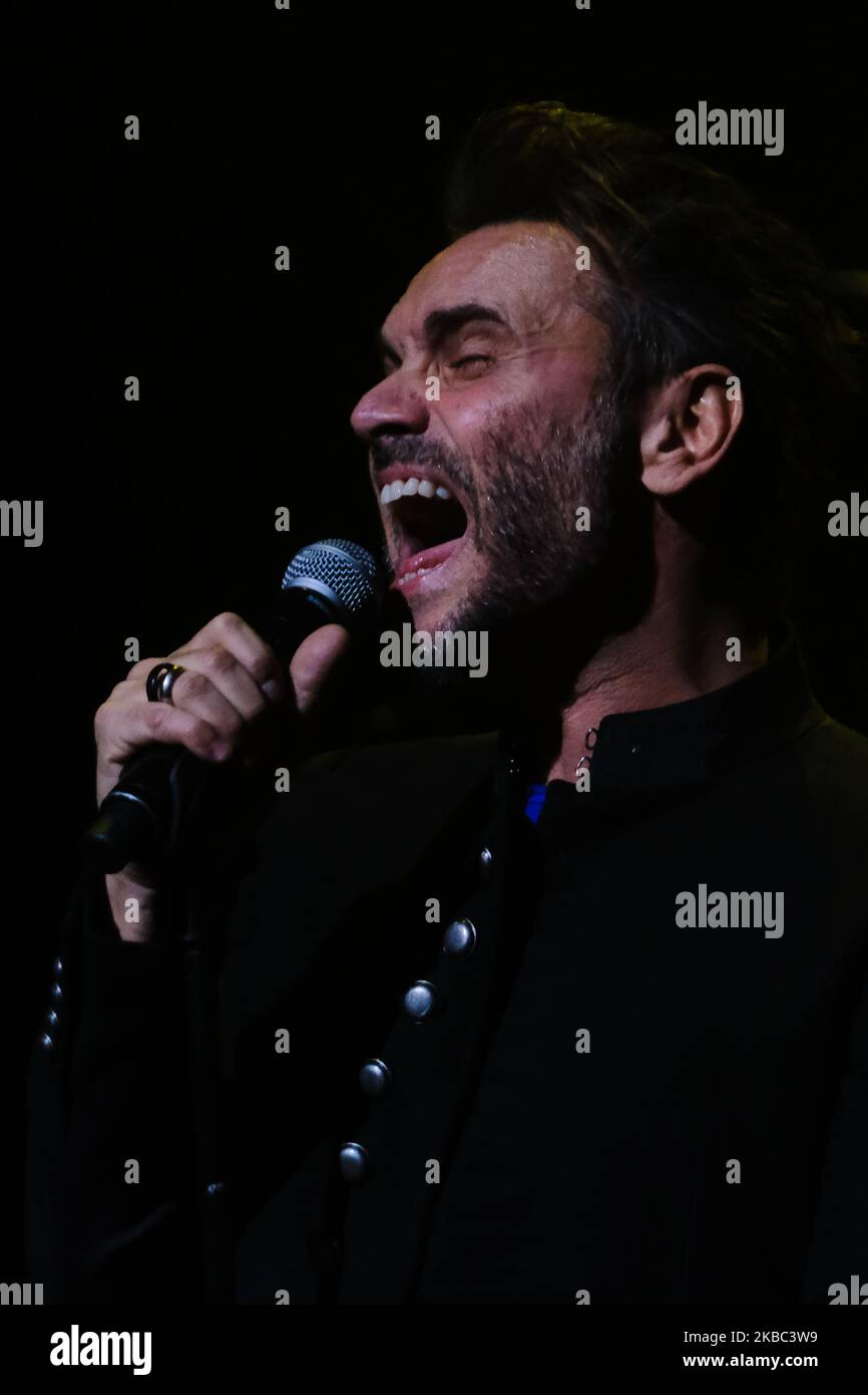 Nek singer hi-res stock photography and images - Alamy