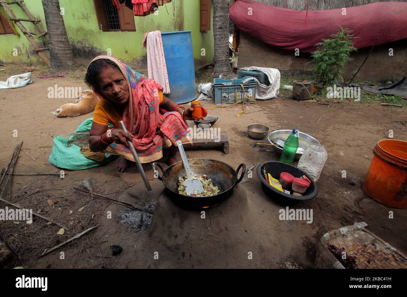 Traditional earthen cooking vat hi-res stock photography and images - Alamy
