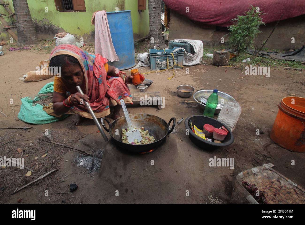 Traditional earthen cooking vat hi-res stock photography and images - Alamy