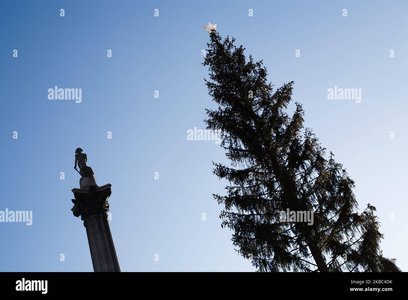 Trafalgar square christmas tree 2019 hi-res stock photography and ...