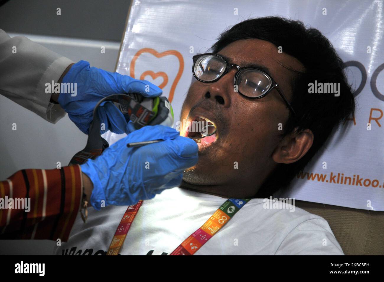 The team of doctors examined teeth free of charge for disability ...