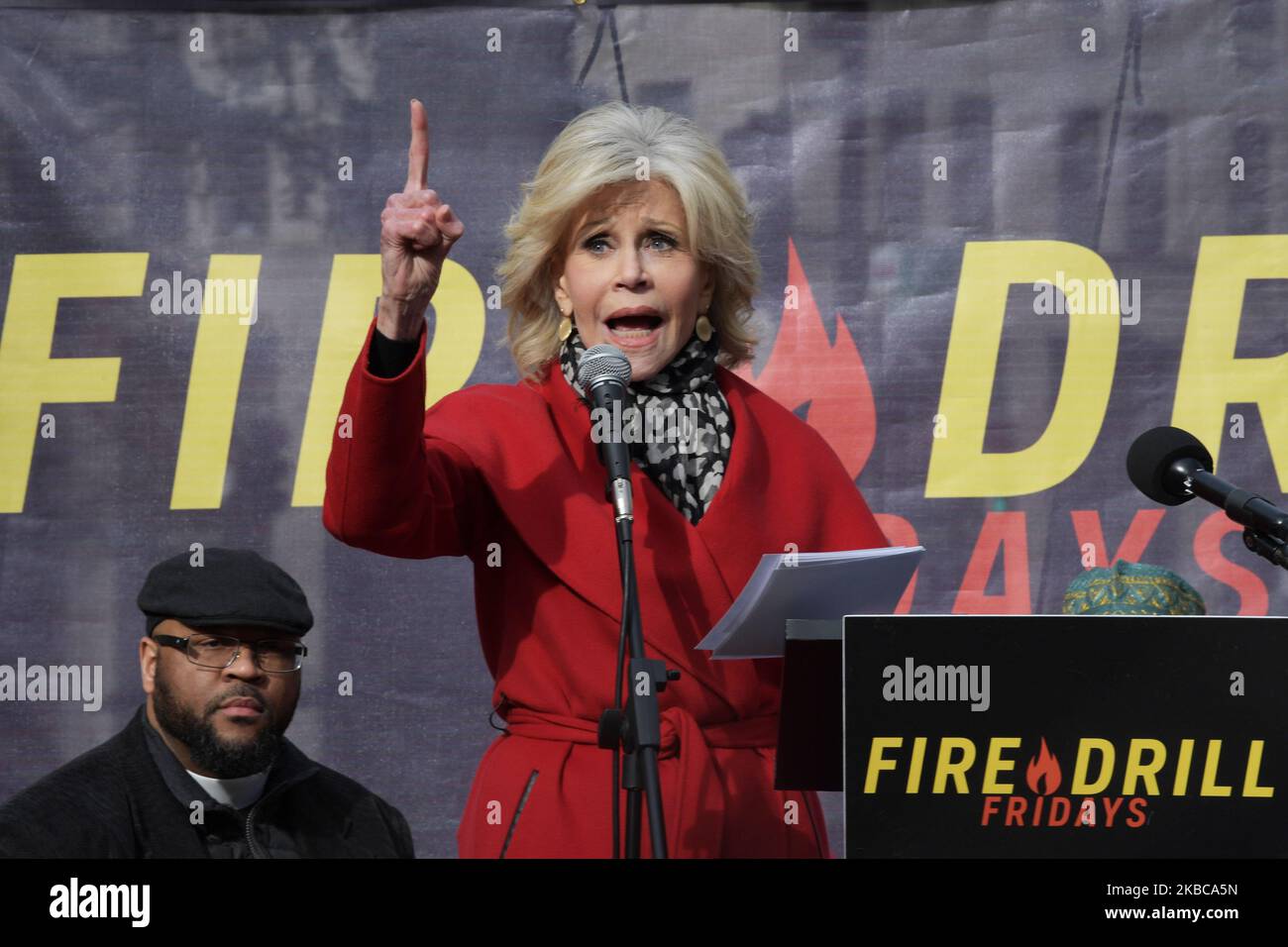 Ex movie star Jane Fonda and activists demands action on climate change ...