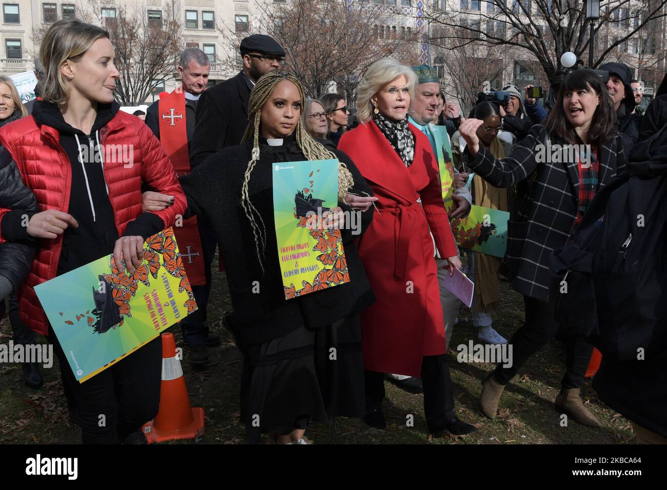 Ex movie star Jane Fonda and activists demands action on climate change ...