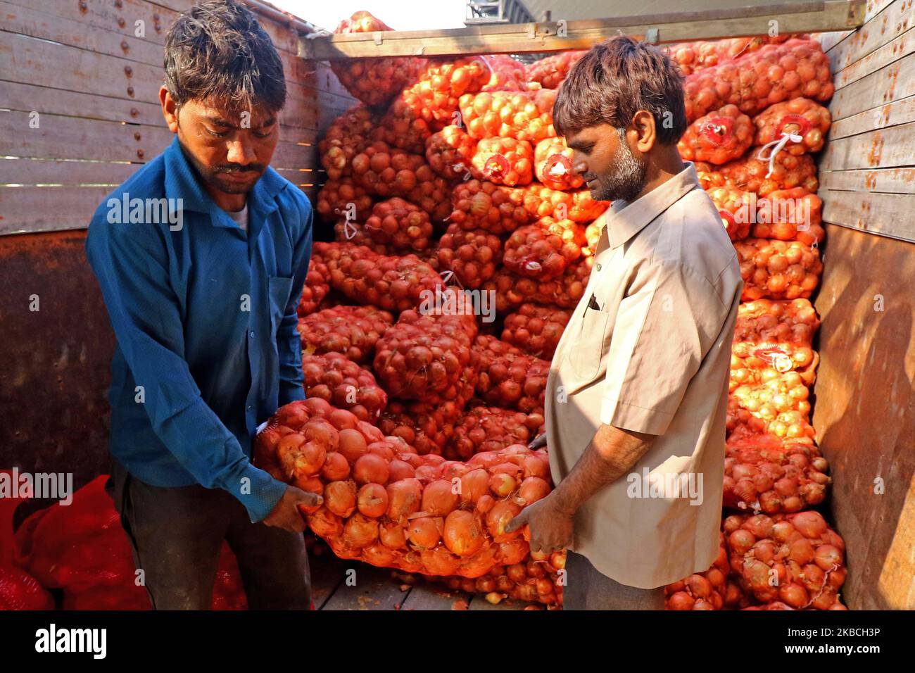 Hike price of indian onions hi-res stock photography and images - Alamy