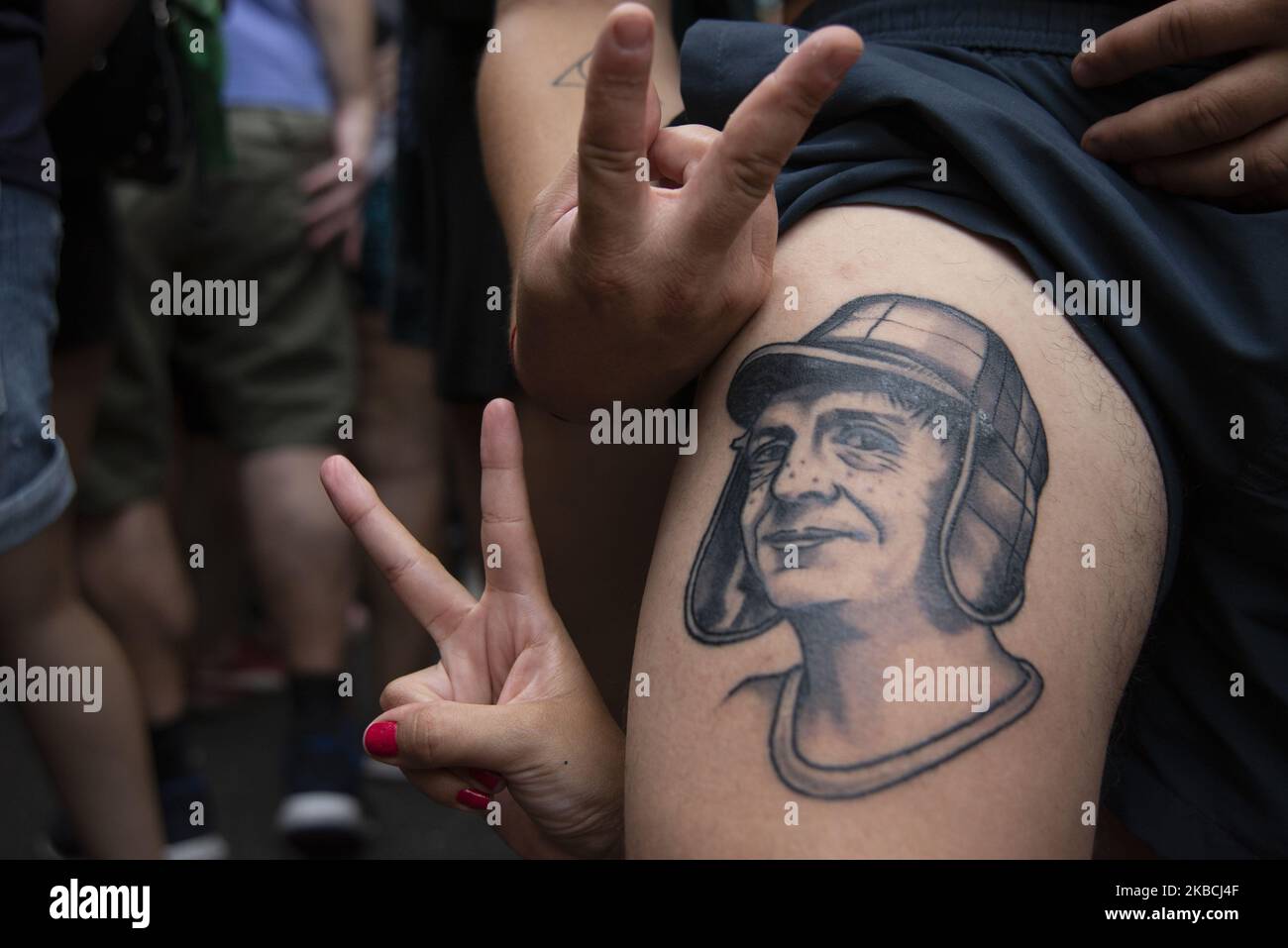 Detail of two hands making the ''victory sign'' of the Peronist party ...