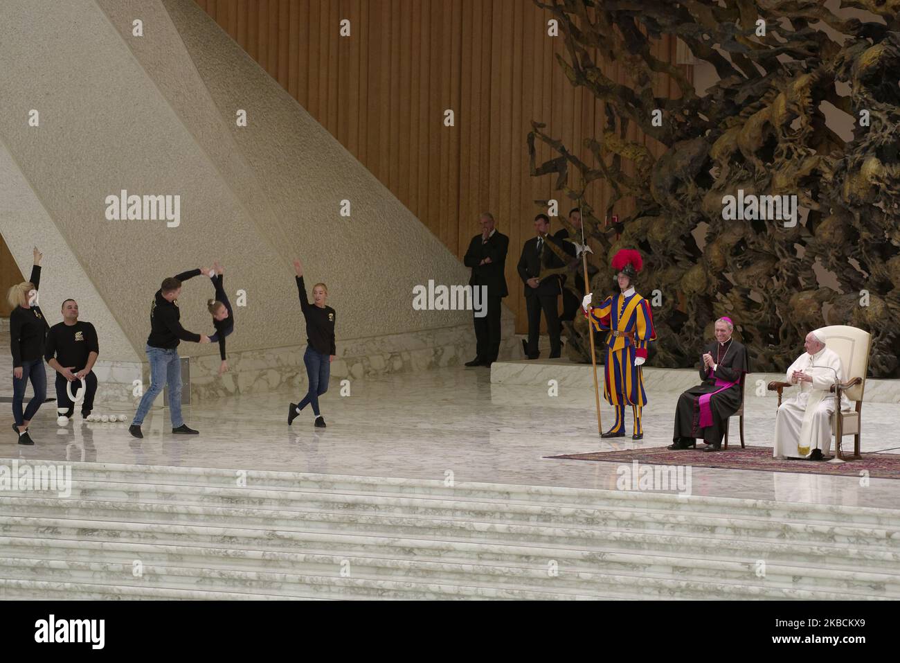 Artists of great circus of moscow hi-res stock photography and images ...