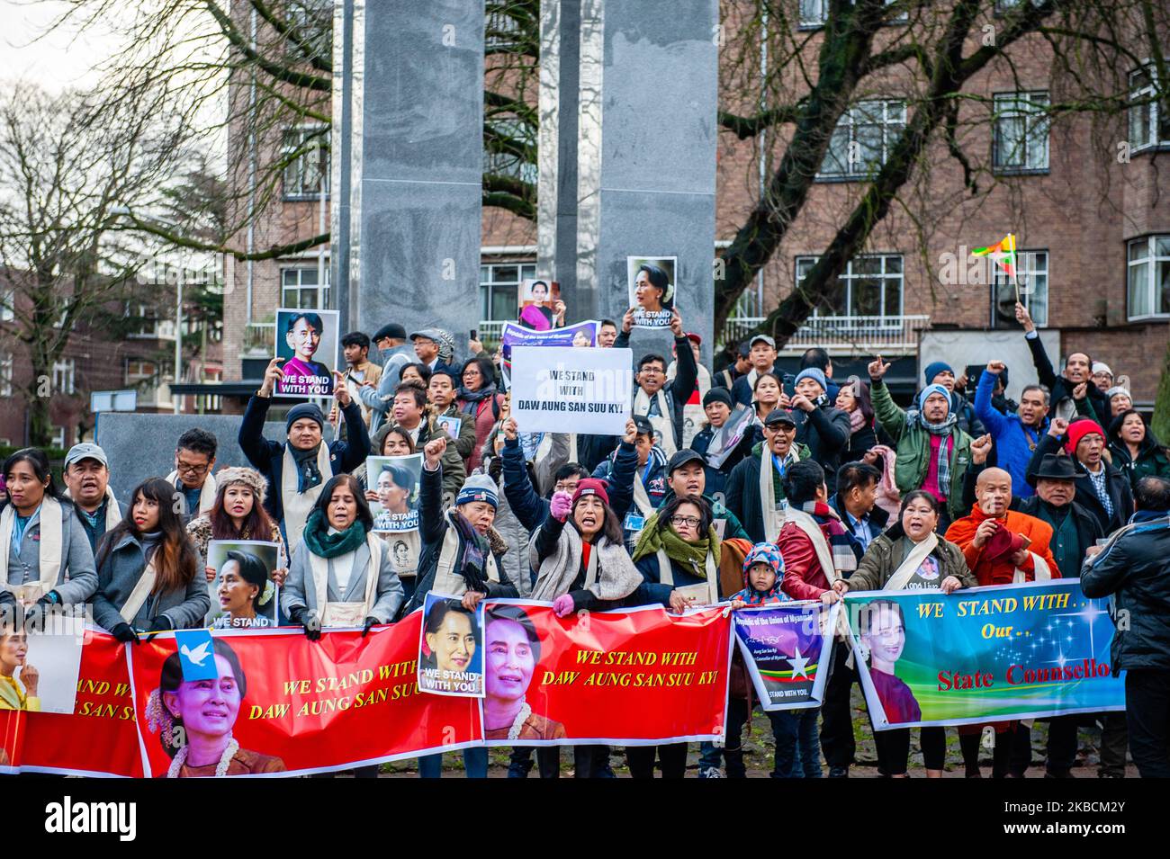 People are holding placards and shouting slogans in front of the ICJ to ...