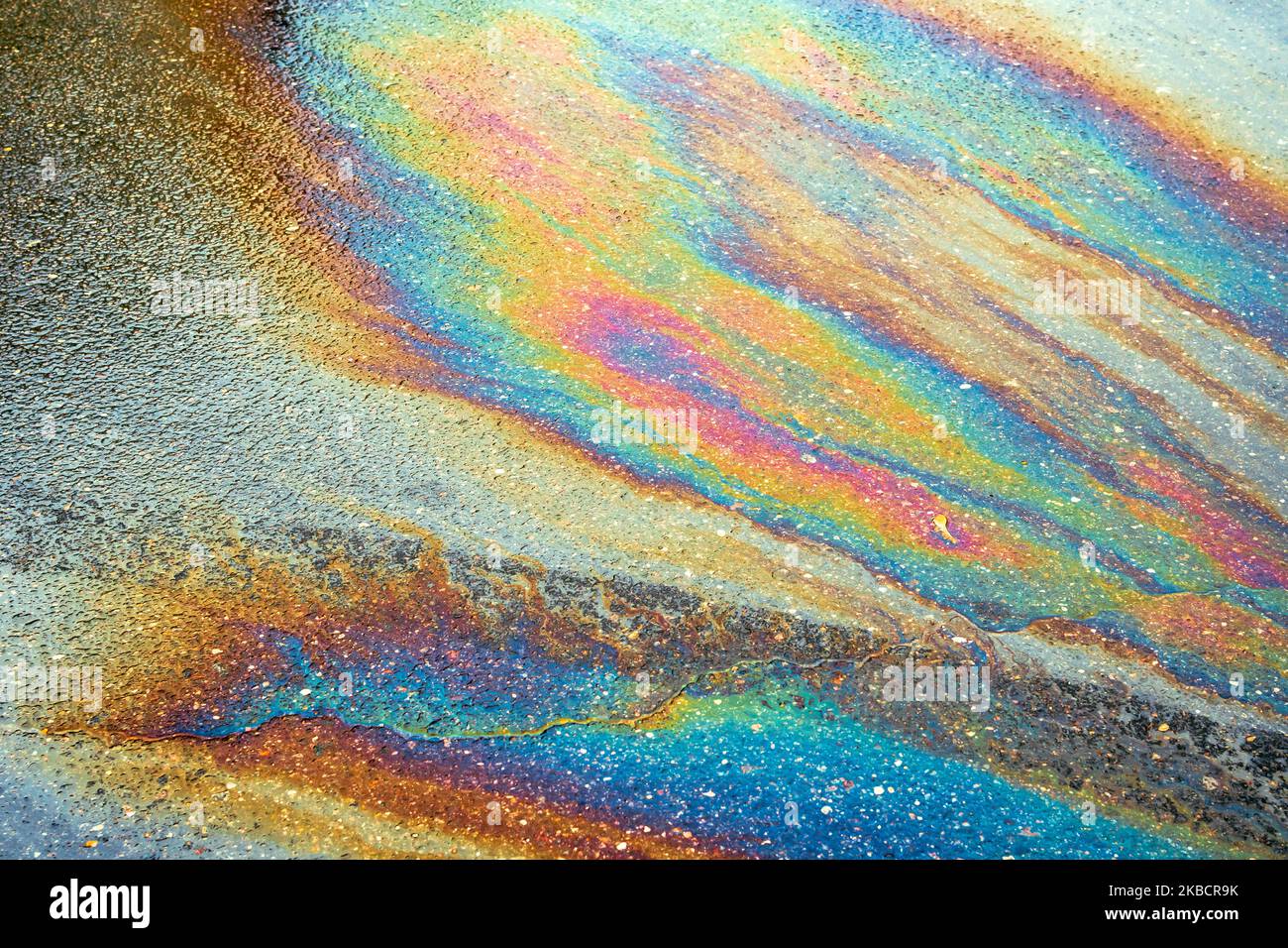 Oil spill on wet tarmac hi-res stock photography and images - Alamy