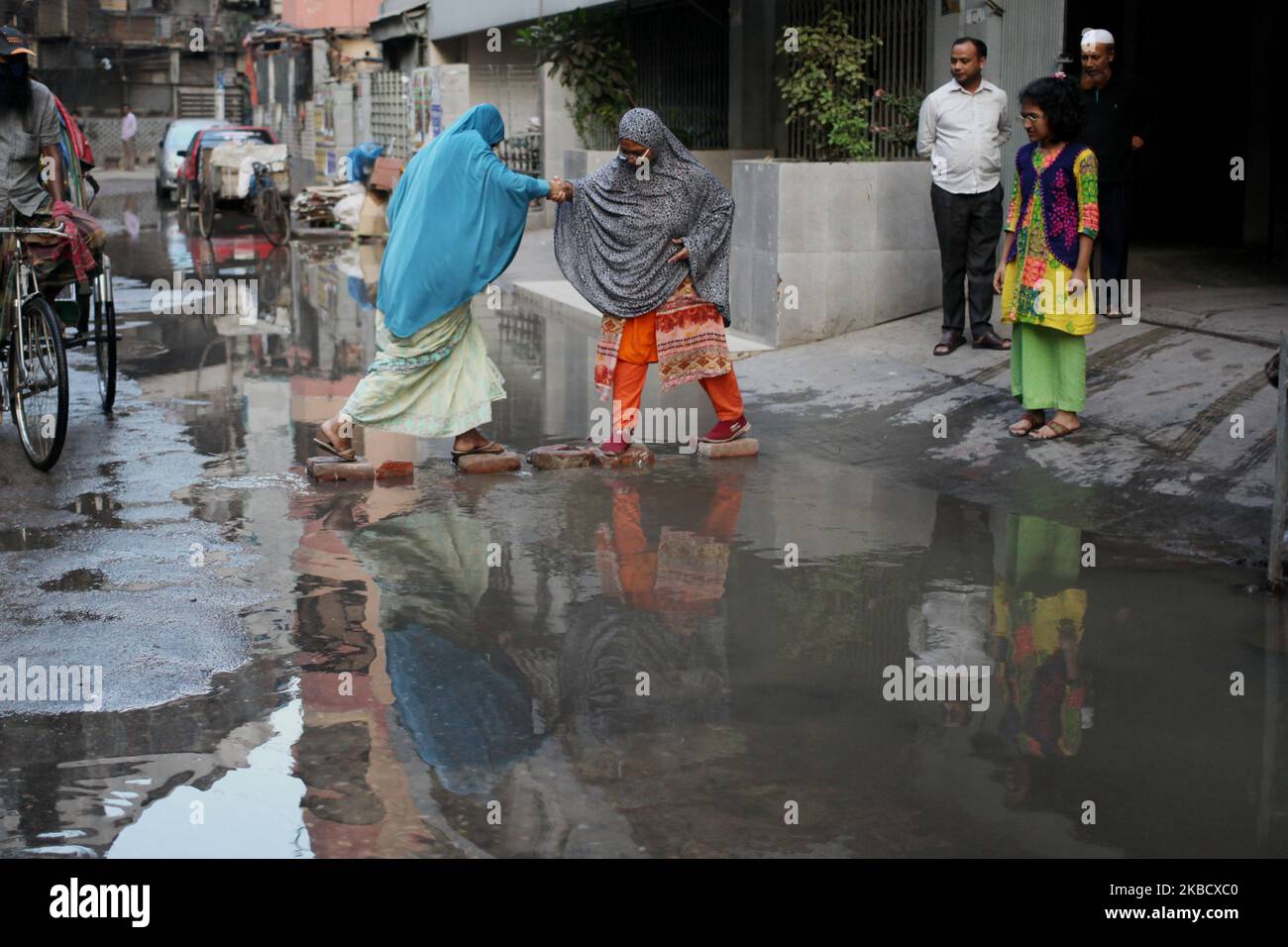People make their move on waterlogged street as drainage system ...