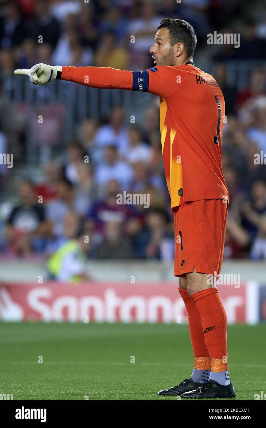Samir Handanovic of Inter of Milan gives instructions during the UEFA ...