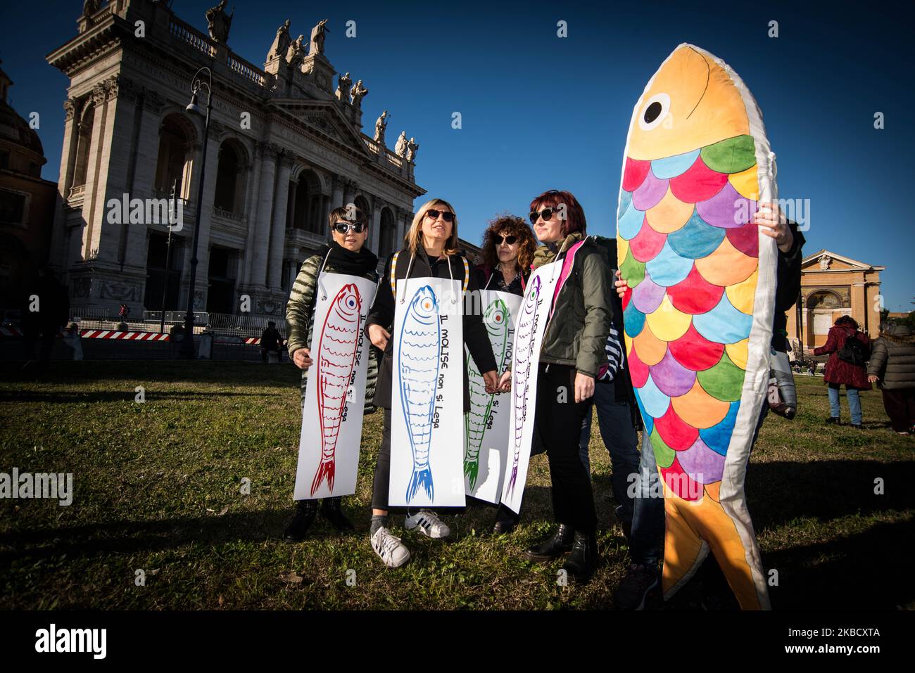 Italian grass roots movement hi-res stock photography and images - Alamy